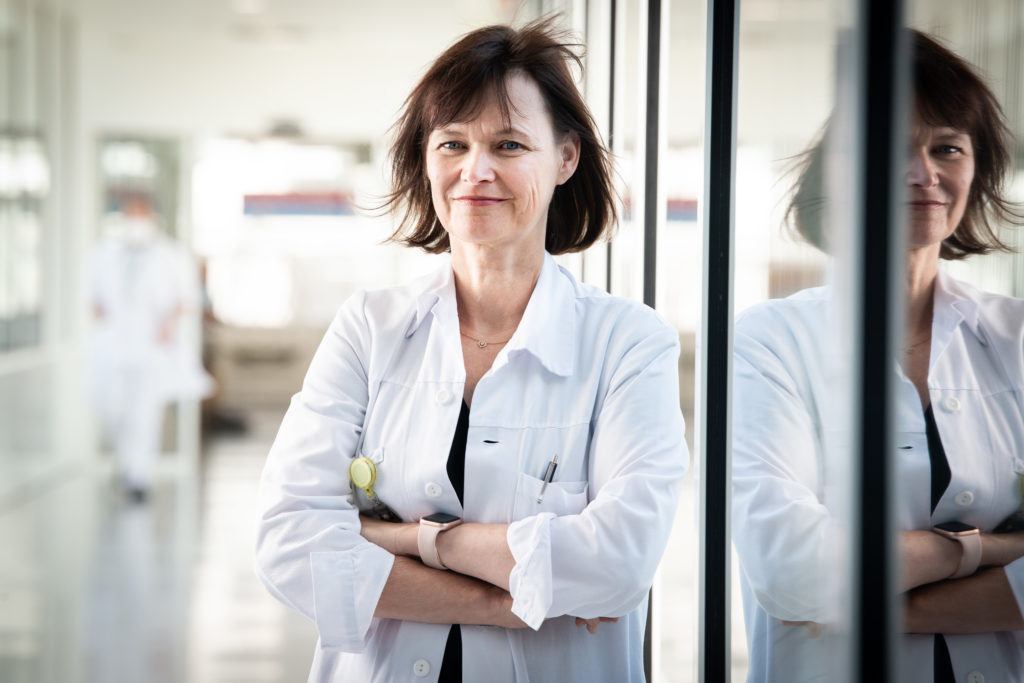 Une médecine engagée dans son temps / Alexandra Calmy, infectiologue ...